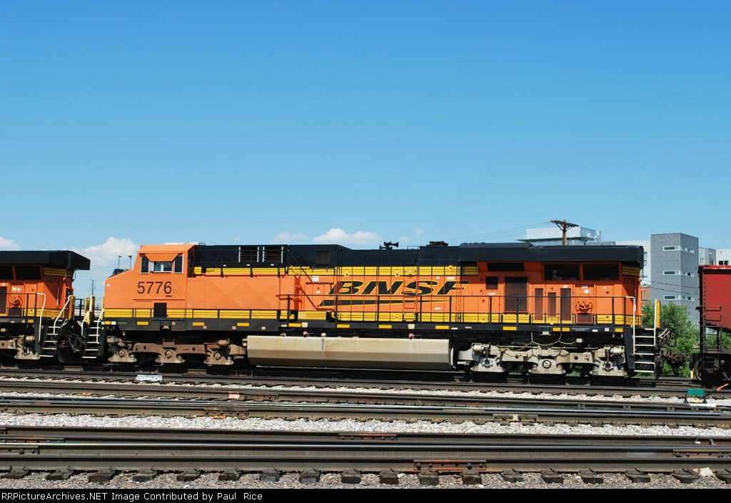 BNSF 5776